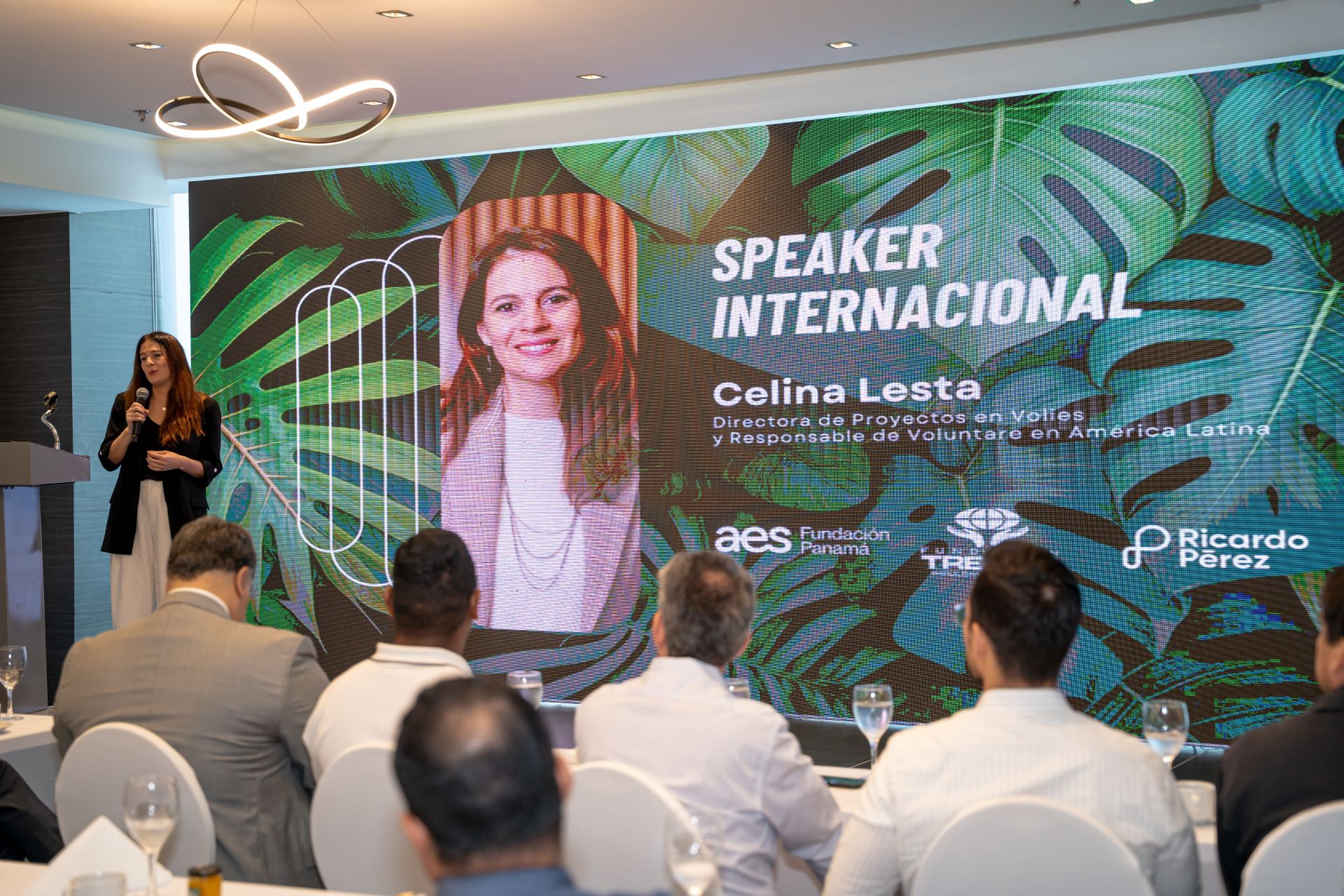 Celina Lesta en Panama Voluntare - Voluntare